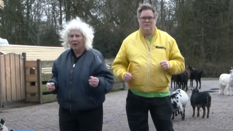 Fans door het dolle want Zanger Rinus en Romana zijn terug met een ...